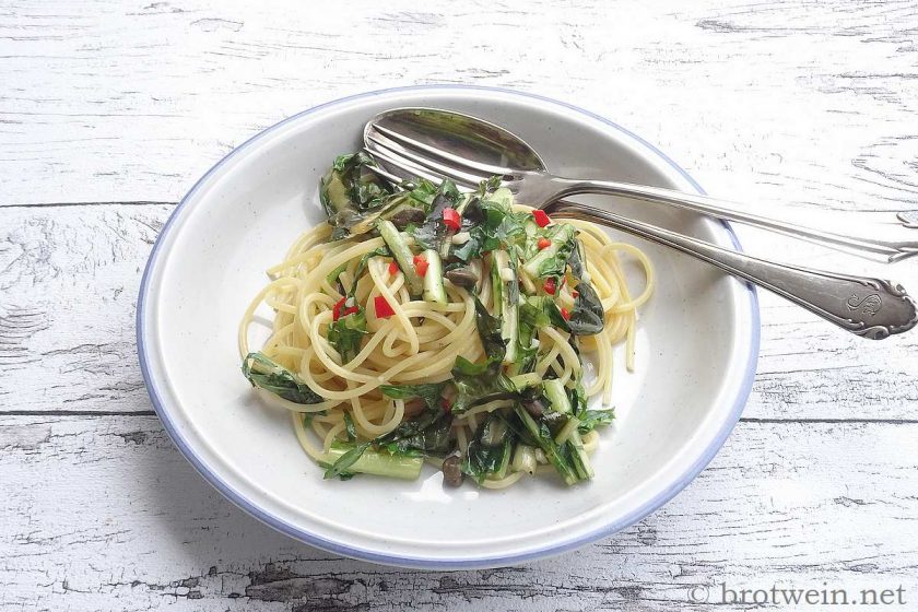 Puntarelle Pasta mit Kapern, Knoblauch & Chili - Brotwein